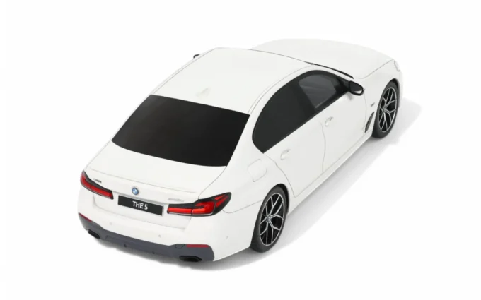 BMW 545e xDrive M Sport 1:18 model car GT Spirit GT496 - Modelkars